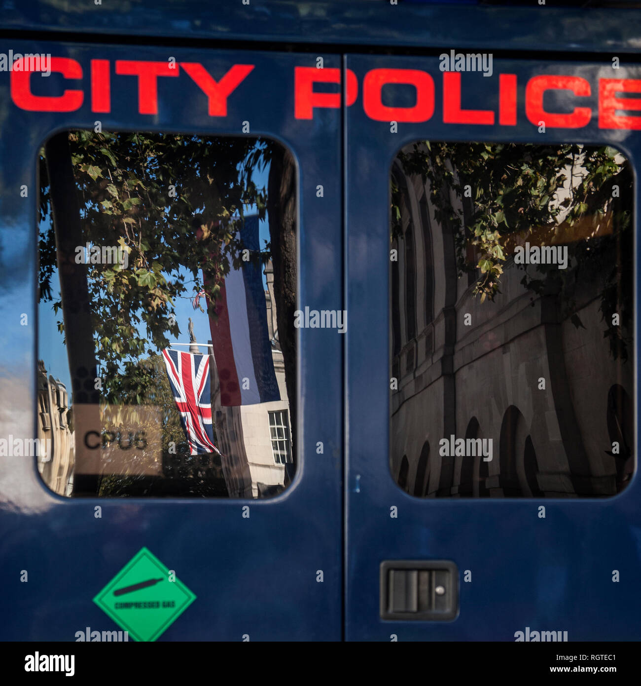 Police van one way window hi-res stock photography and images - Alamy