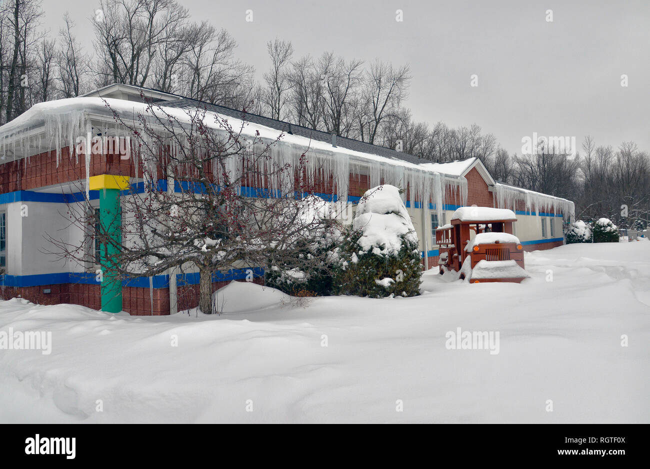 Extremely cold, snowy winter weather Stock Photo - Alamy
