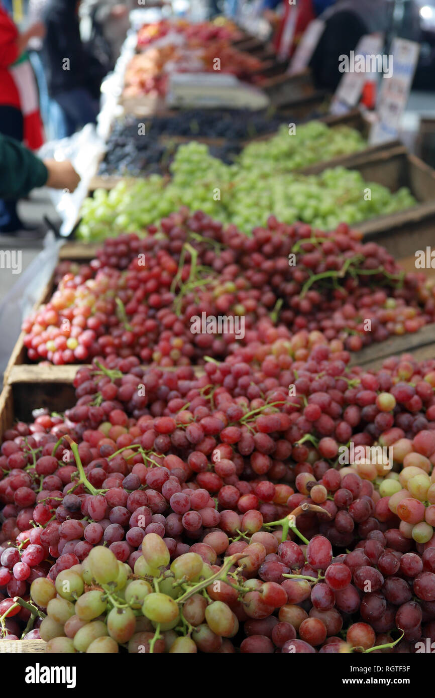 Fresh grapes for sale at open market Stock Photo - Alamy