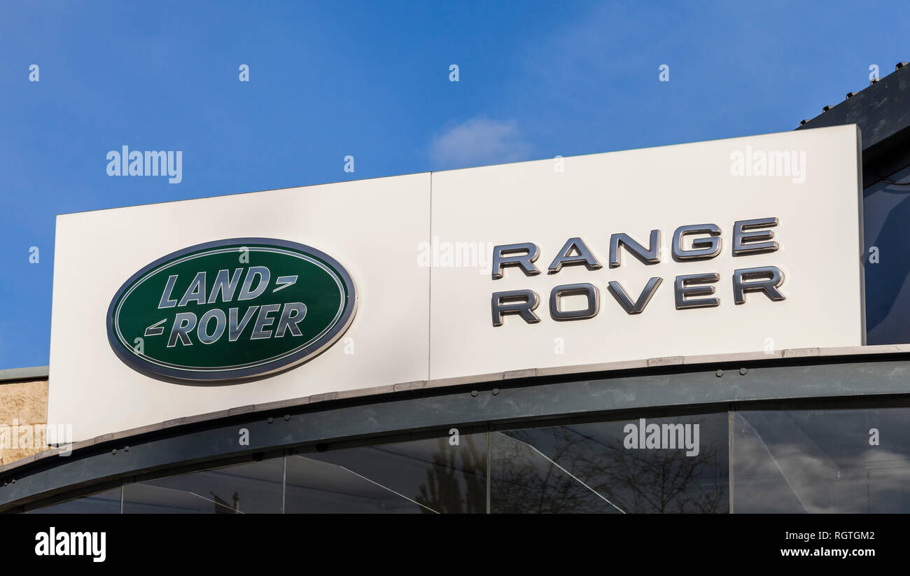 Range rover sign hi-res stock photography and images - Alamy