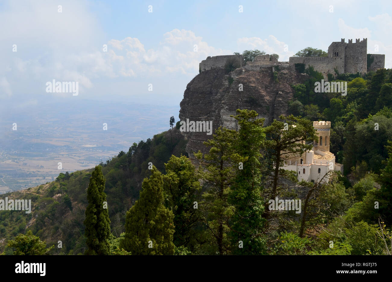 Norman style enclosure castle hi-res stock photography and images - Alamy