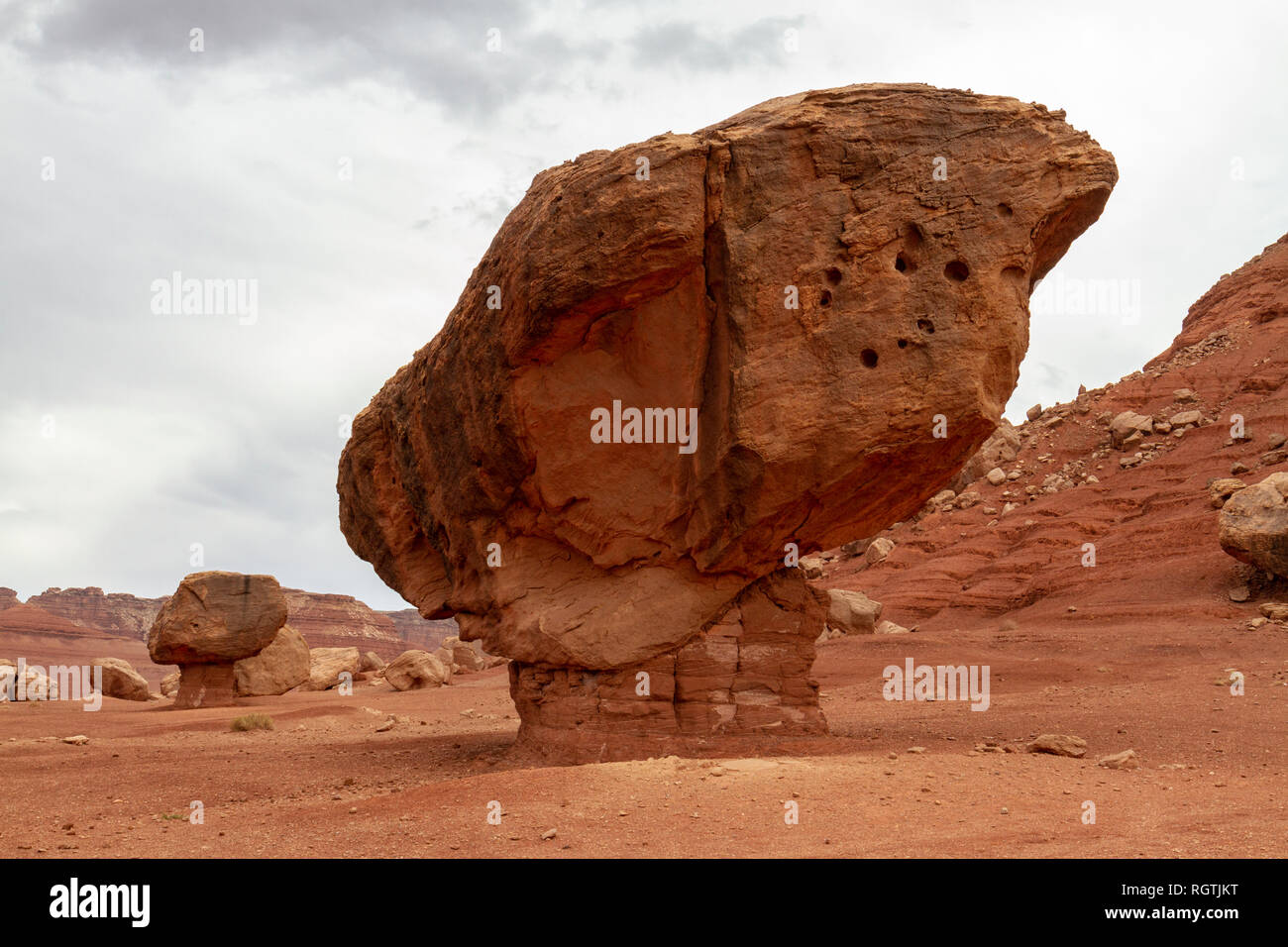 A balanced rock in Marble Canyon, Glen Canyon Recreation Area, Arizona ...