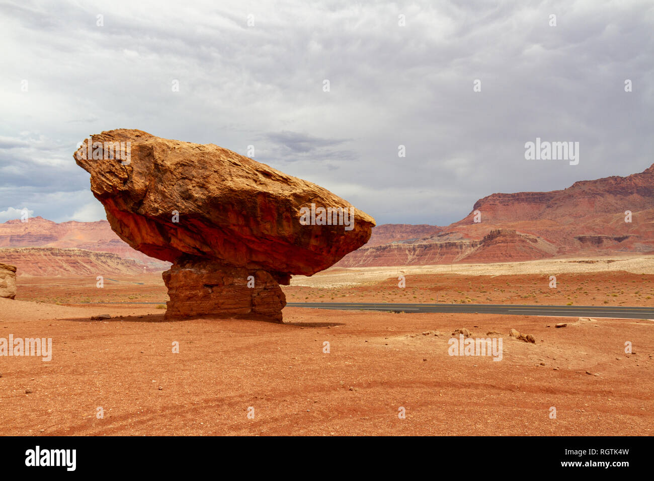 A balanced rock in Marble Canyon, Glen Canyon Recreation Area, Arizona ...