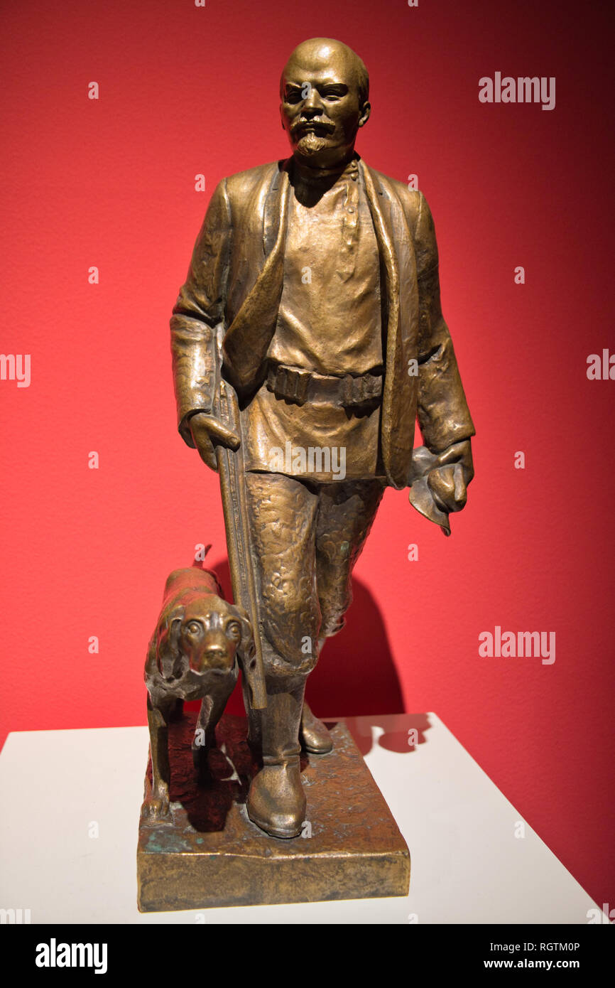 Vladimir lenin hunting hi-res stock photography and images - Alamy