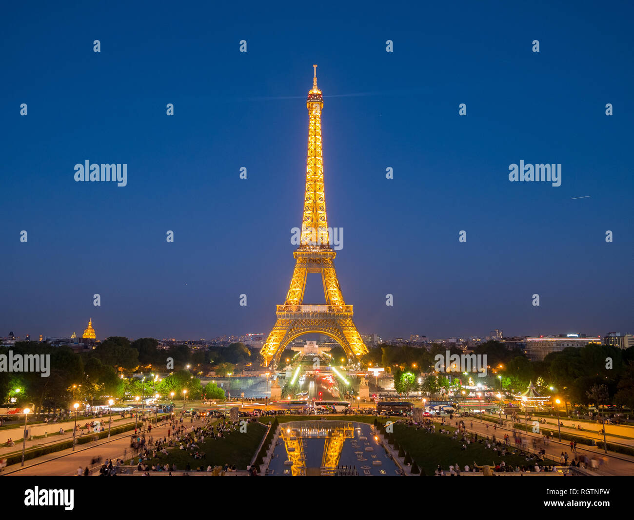 Night view of the famous Eiffel Tower at France Stock Photo - Alamy