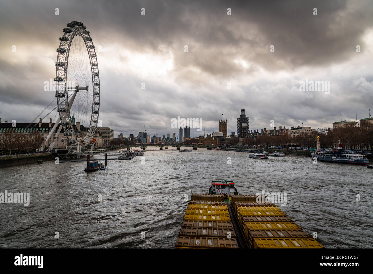 London Eye on a Overcast day Stock Photo - Alamy