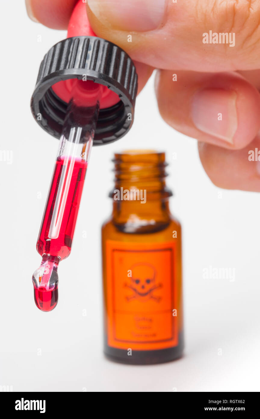 Pipette droplet chemical chemistry hi-res stock photography and images ...