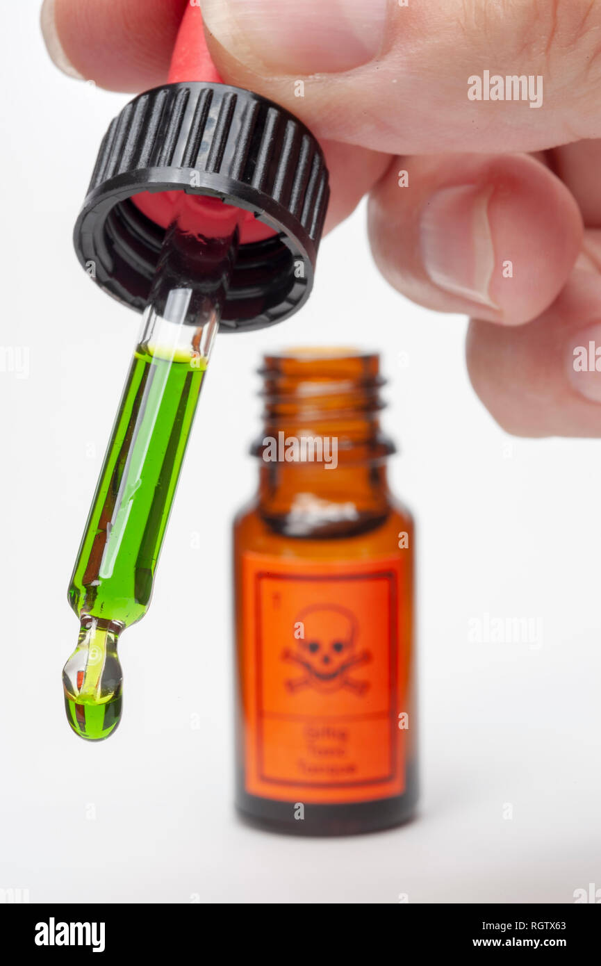 Pipette droplet chemical chemistry hi-res stock photography and images ...