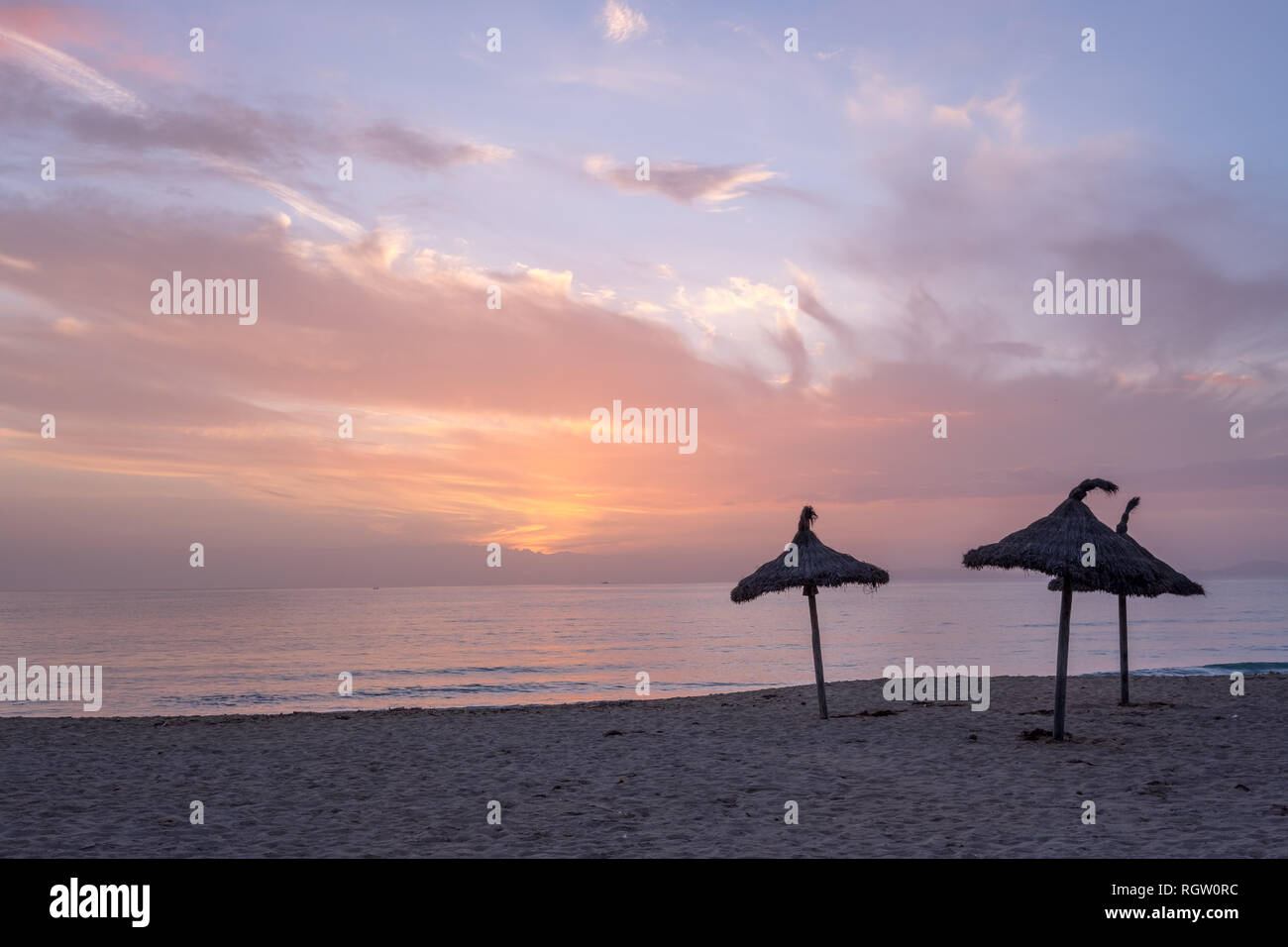 Coral coloured sunset hi-res stock photography and images - Alamy
