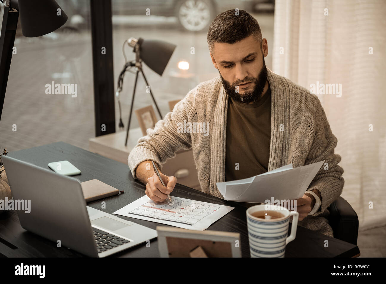Confused man house hi-res stock photography and images - Alamy