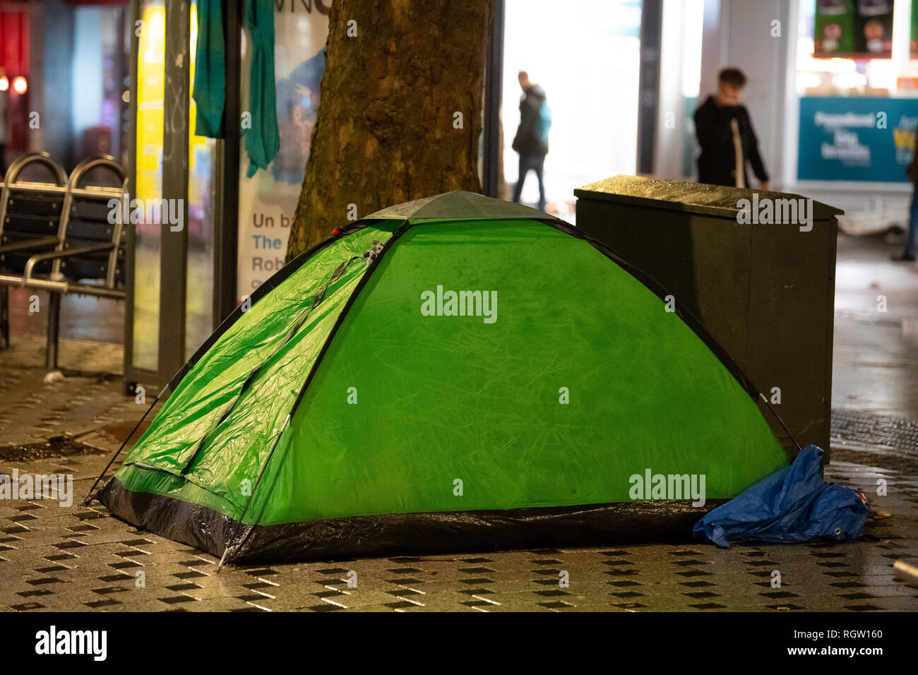 Homeless tent hi-res stock photography and images - Alamy