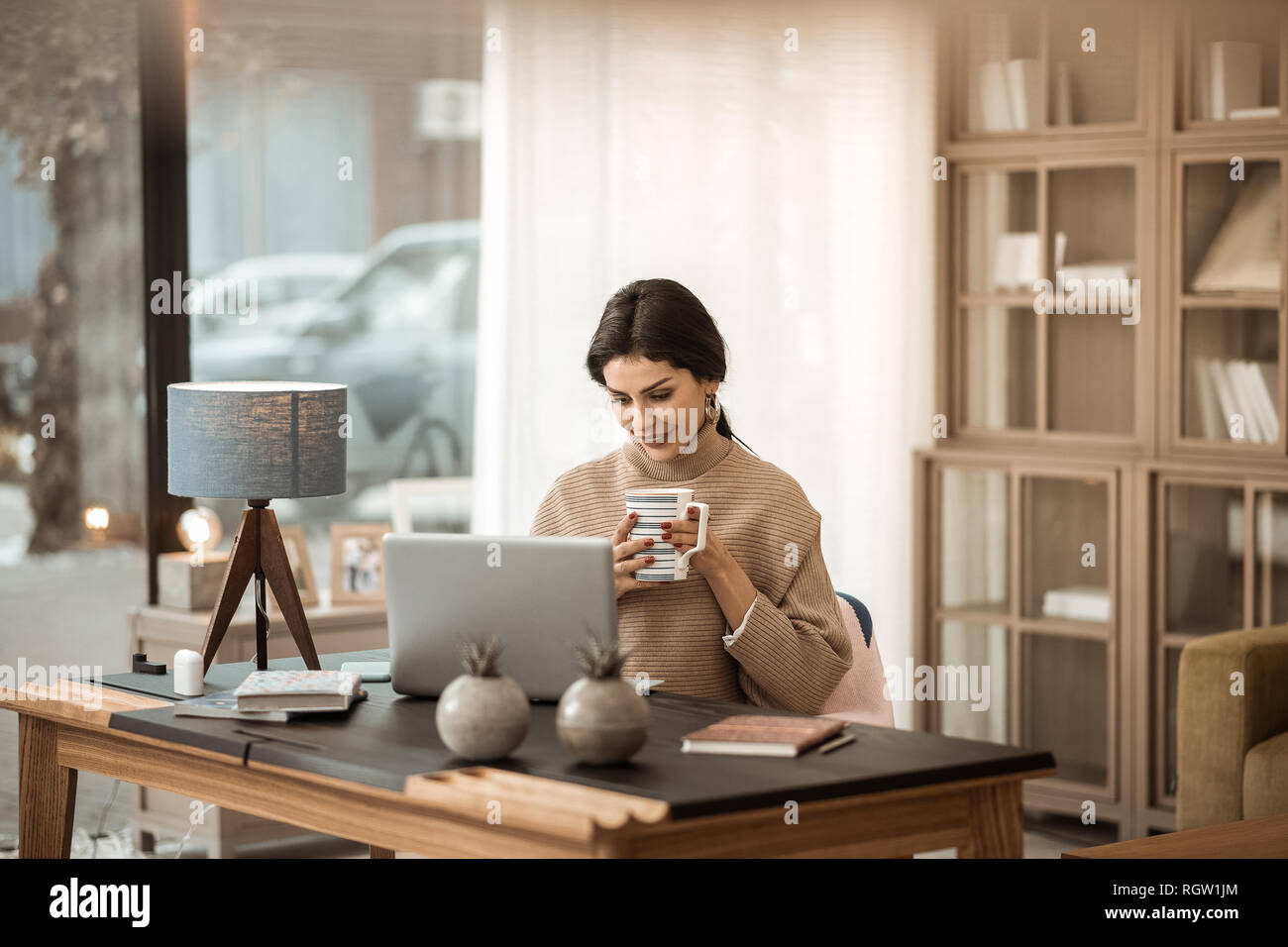 Woman carrying laptop cup hi-res stock photography and images - Alamy