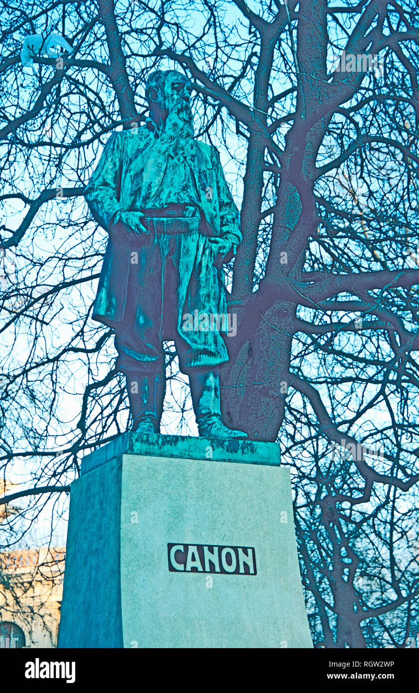Canon statue hi-res stock photography and images - Alamy