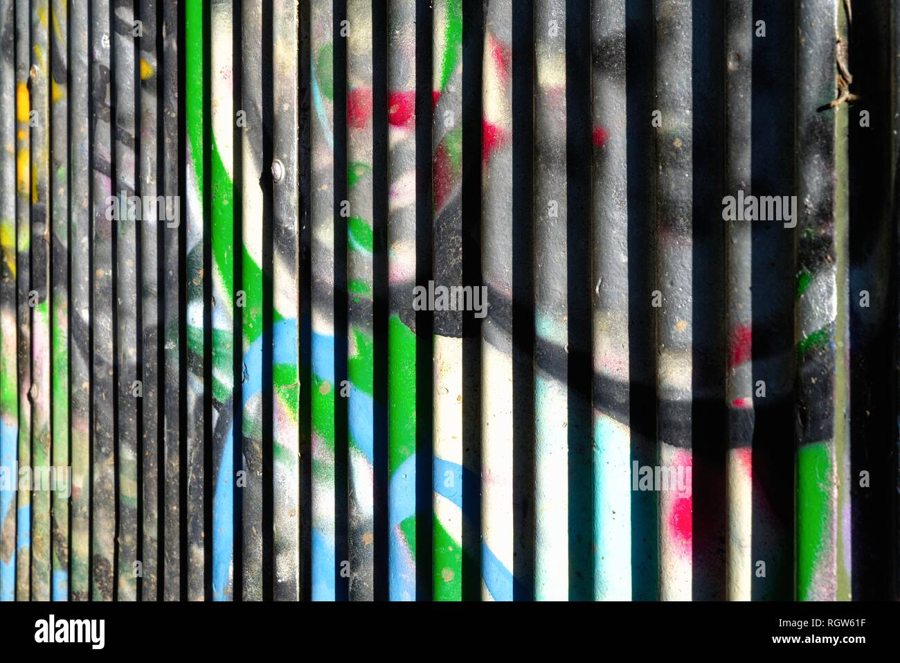 Vertical pattern hi-res stock photography and images - Alamy