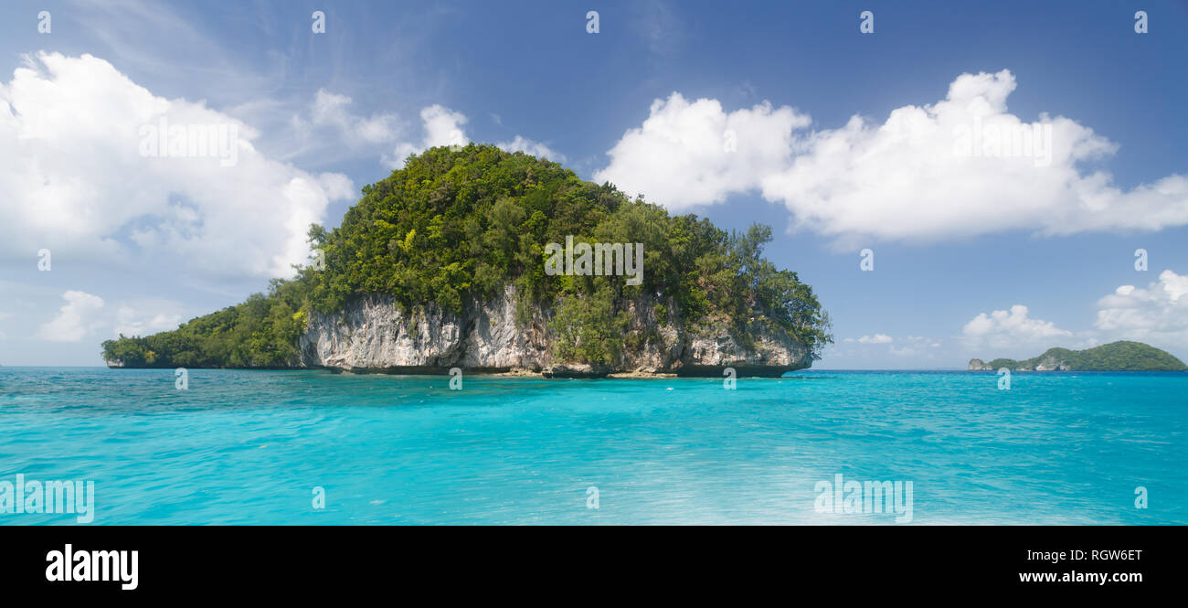 Split landscape view of underwater and above water of south pacific ...