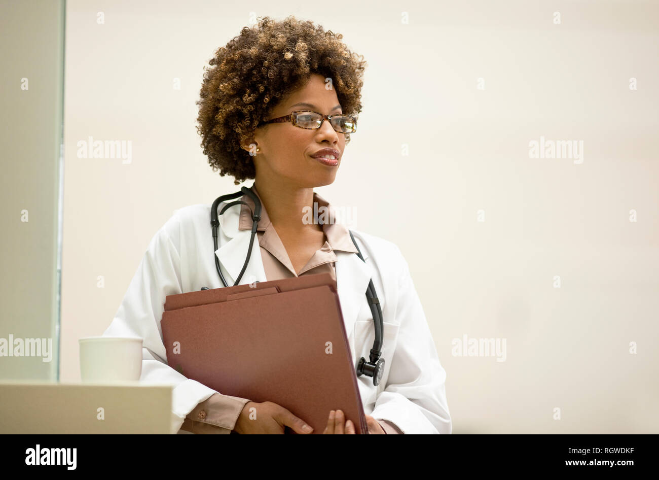 Female smiling early 20s coat hi-res stock photography and images - Alamy