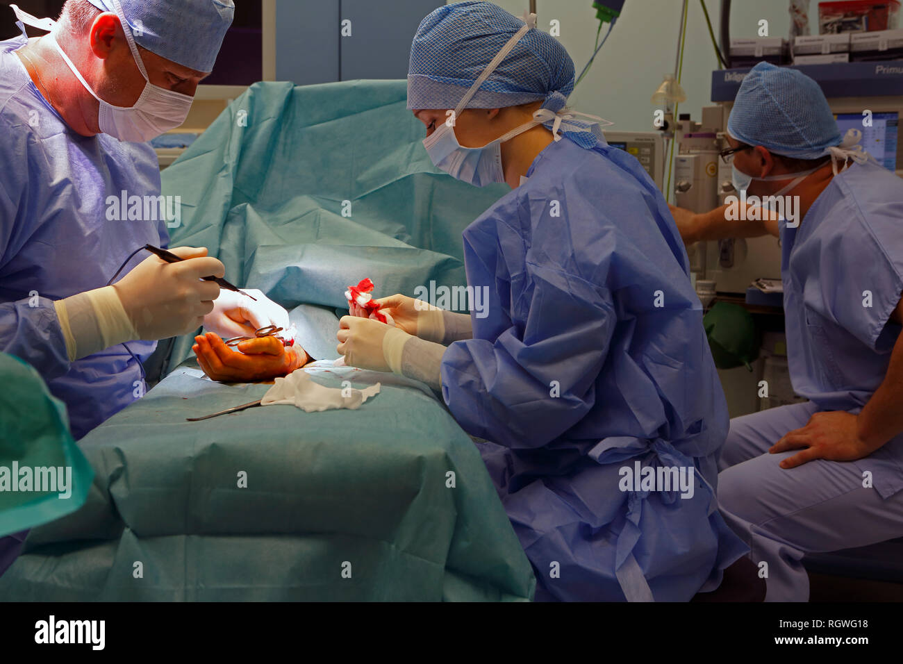 Hand surgery hi-res stock photography and images - Alamy