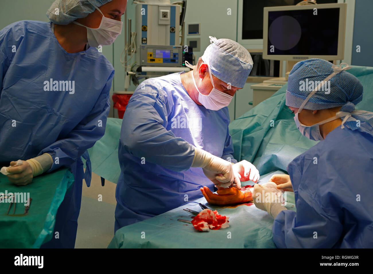 Hand surgery hi-res stock photography and images - Alamy