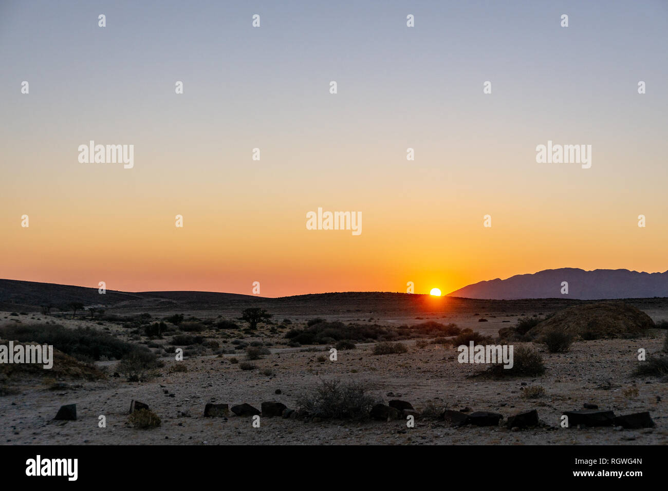 Gold desert sunset sand texture hi-res stock photography and images - Alamy