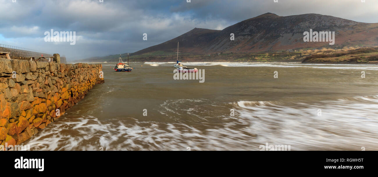Trefor harbour hi-res stock photography and images - Alamy