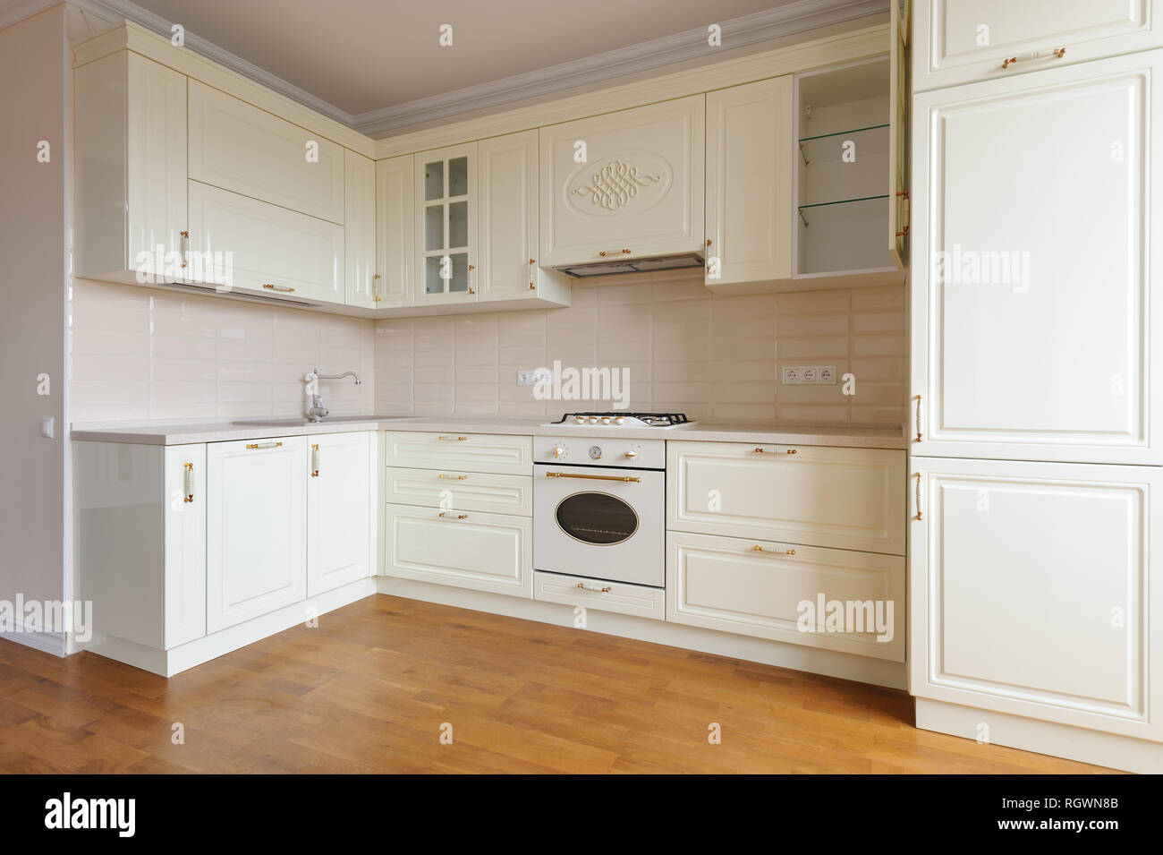 Classic cream colored kitchen Stock Photo - Alamy