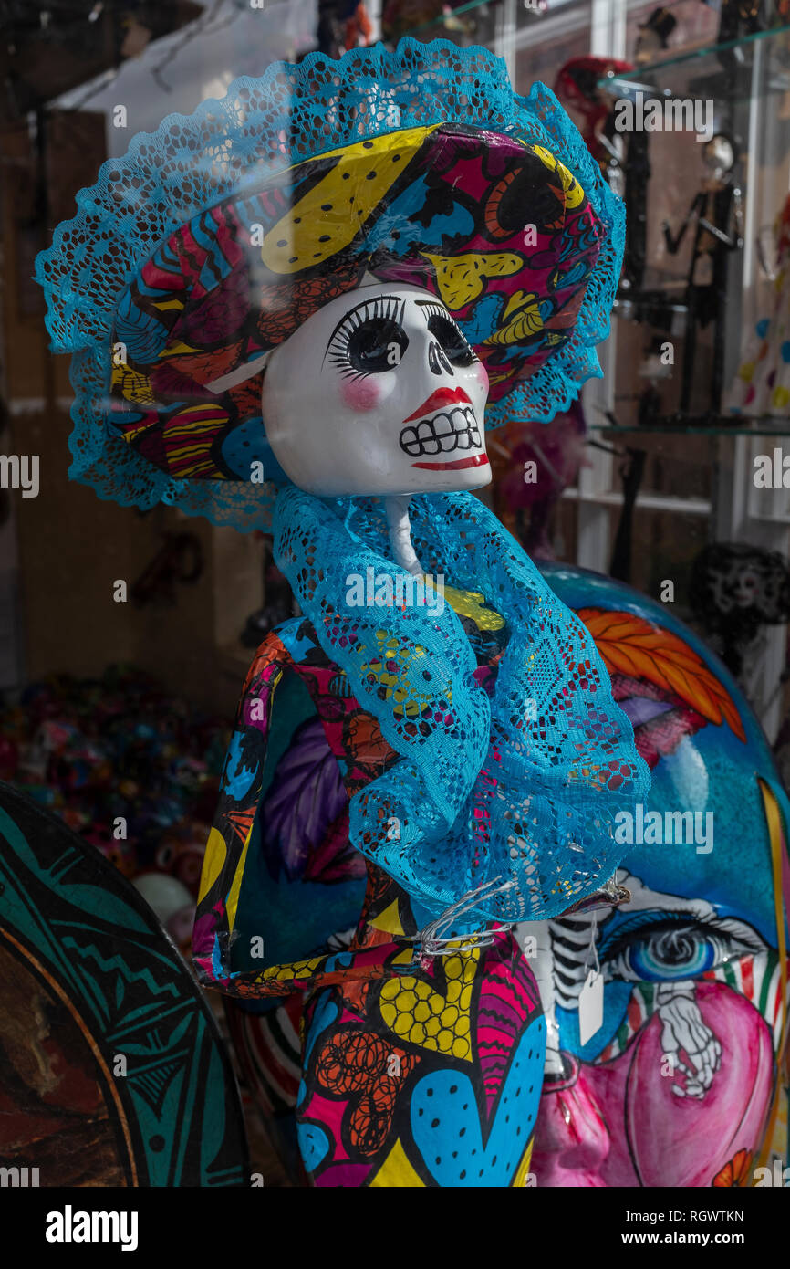 window display showing "La Calavera Catrina" (Dapper Skeleton, Elegant ...