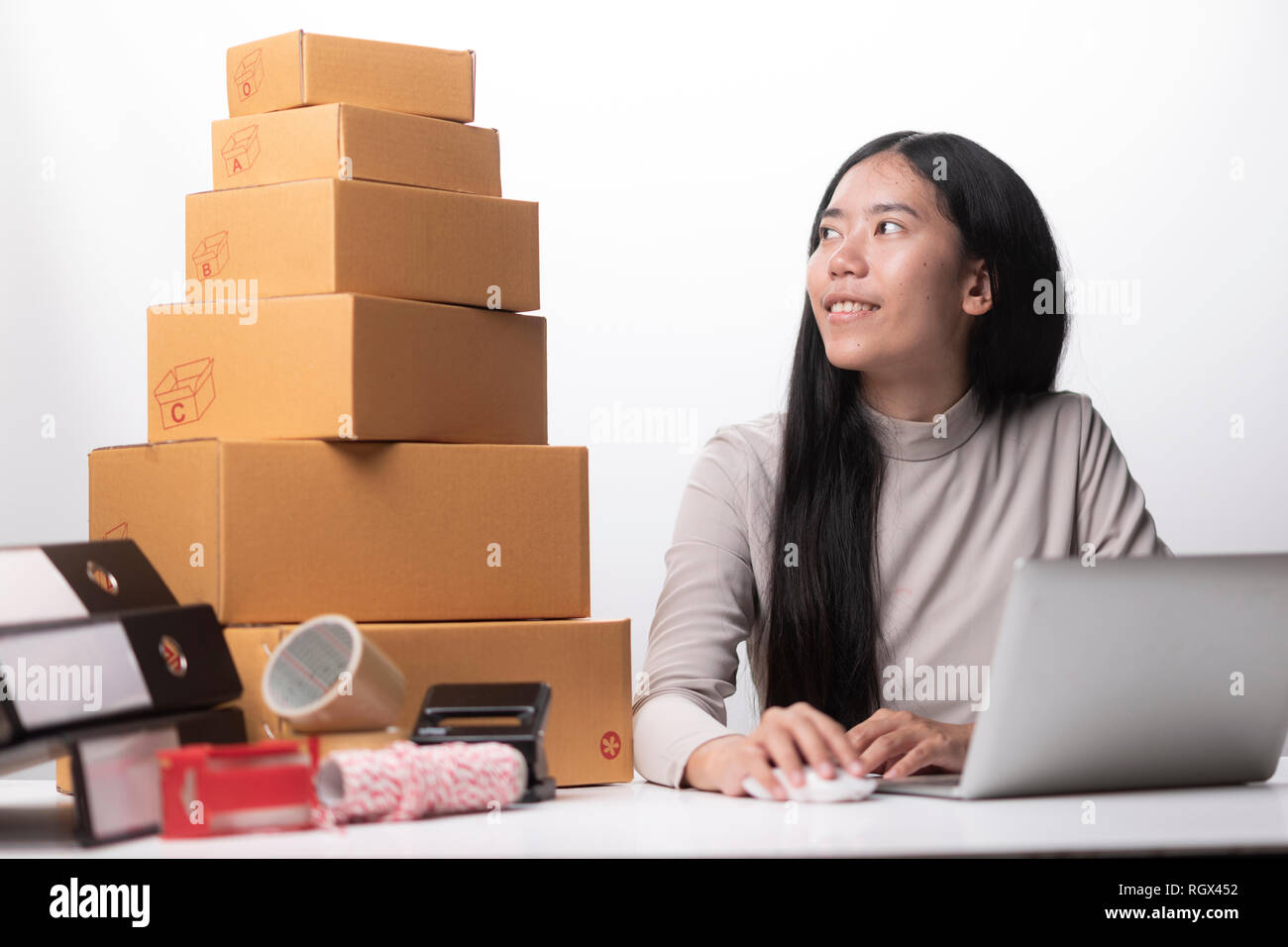 Parcel volumes hi-res stock photography and images - Alamy