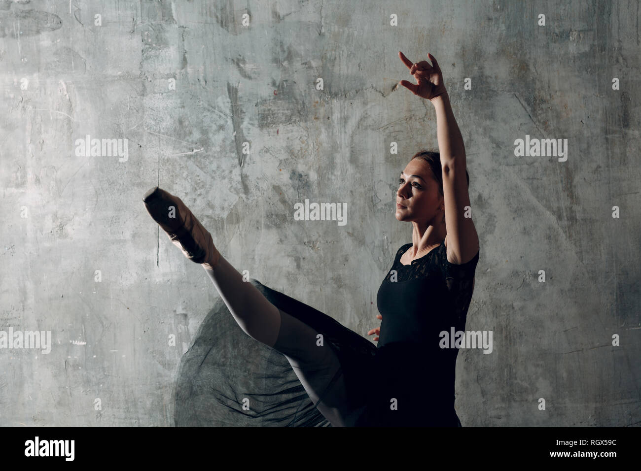 Ballerina in black hi-res stock photography and images - Alamy