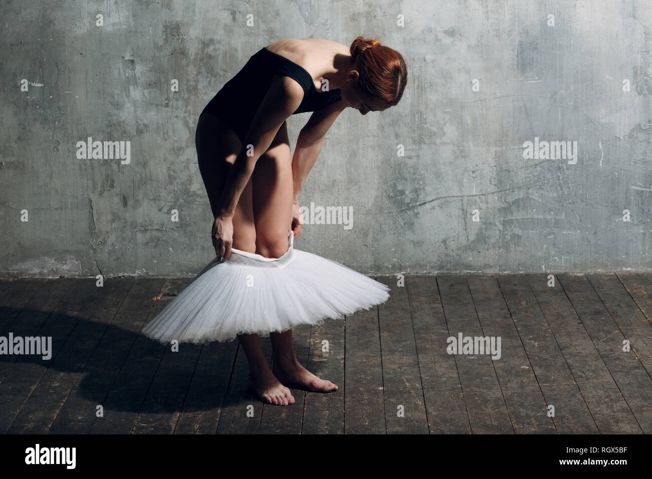 Woman ballet dancer hi-res stock photography and images - Alamy