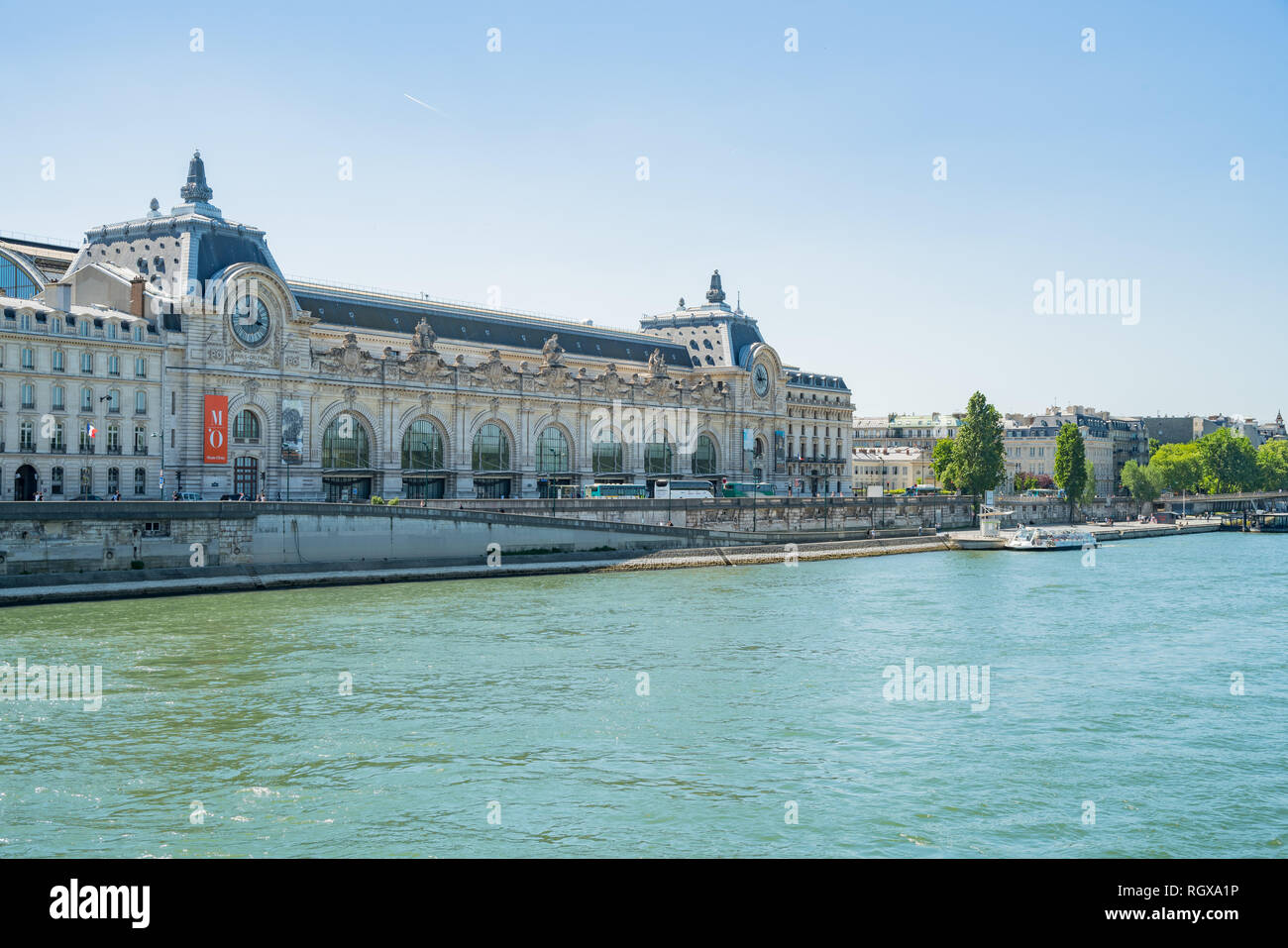 Beautiful cityscape with the famous Seine river and Musée d'Orsay at ...