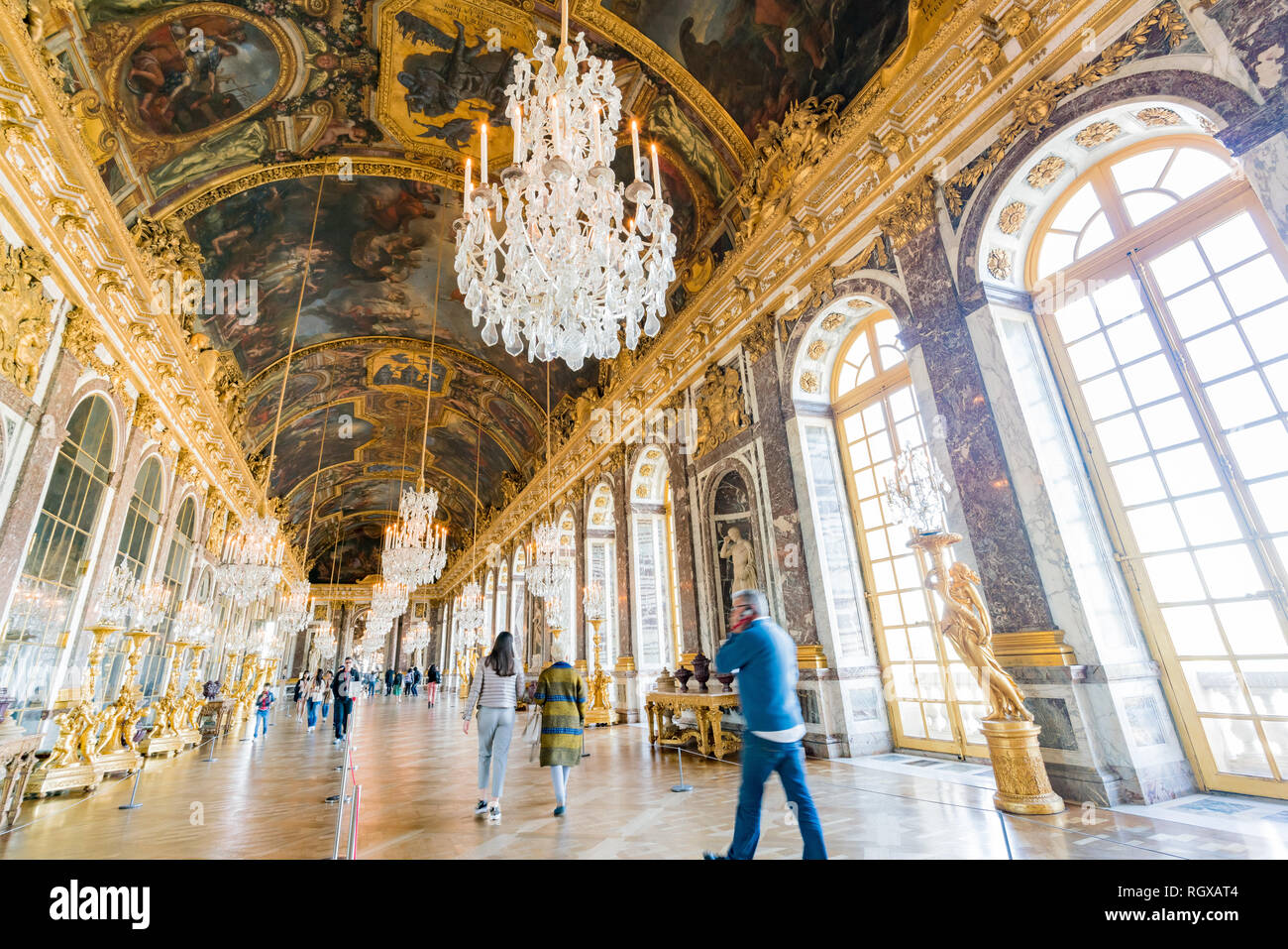 Versailles hall of mirrors painting hi-res stock photography and images ...