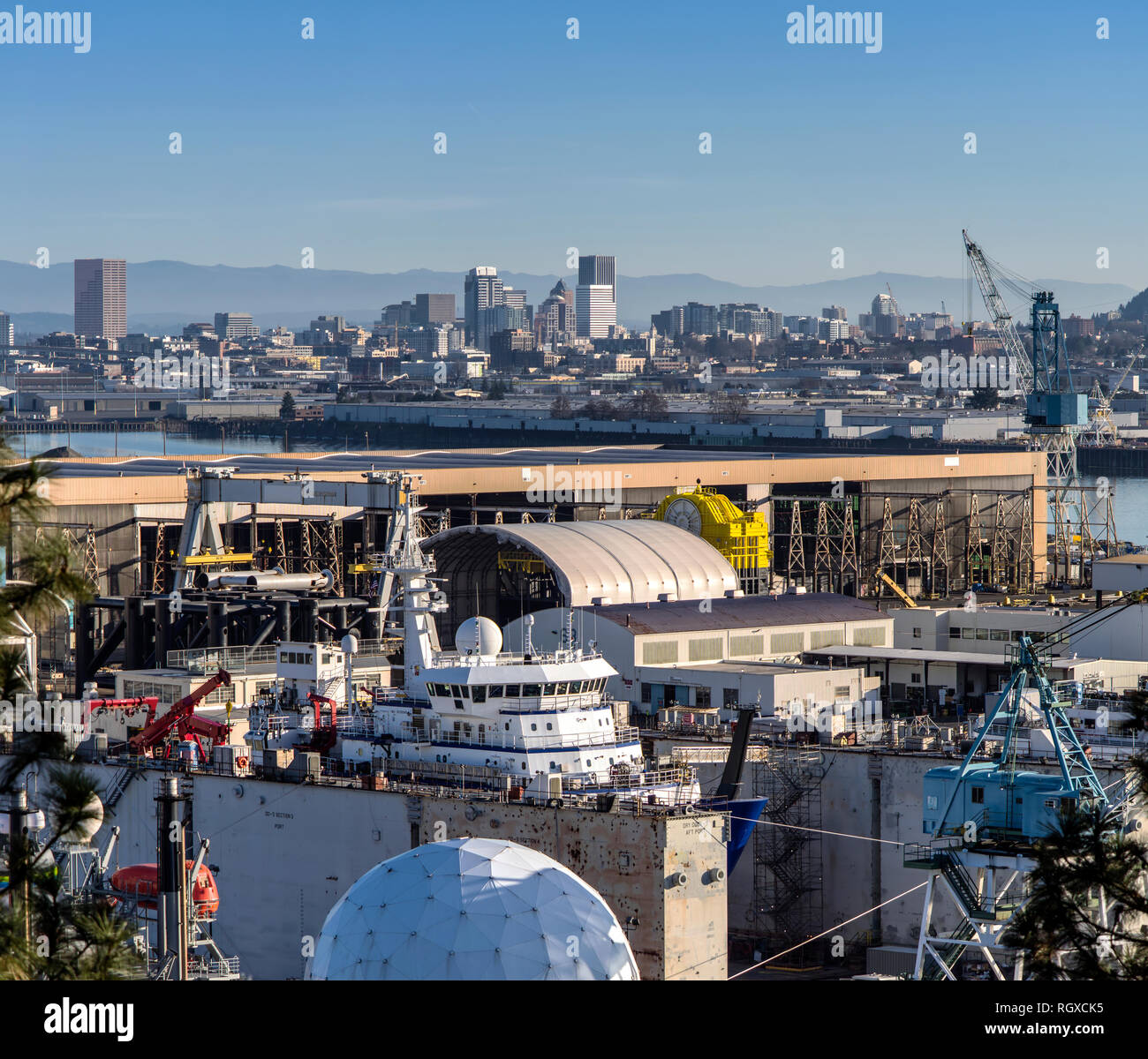 Cranes at drydock hi-res stock photography and images - Alamy