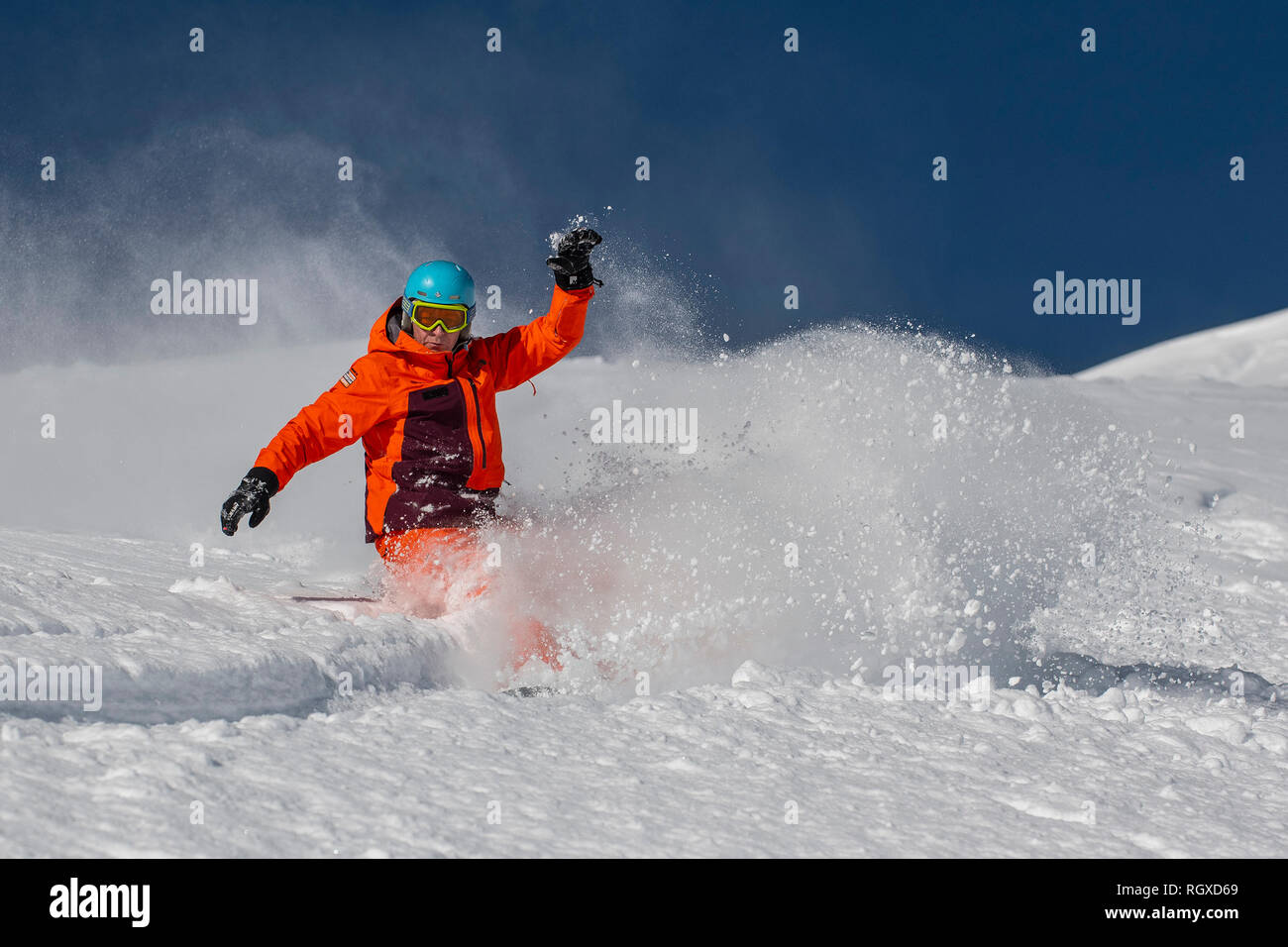 Snowboarding in powder hi-res stock photography and images - Alamy