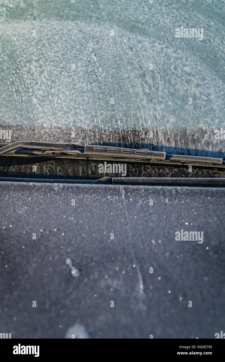 Heavily frosted car windscreen Stock Photo - Alamy