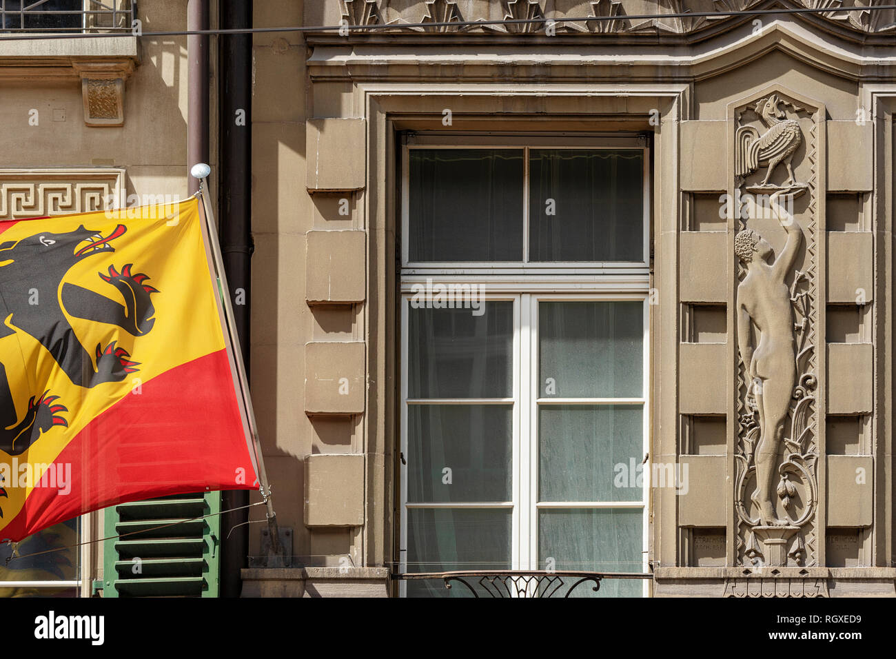 Facade windows art deco hi-res stock photography and images - Alamy