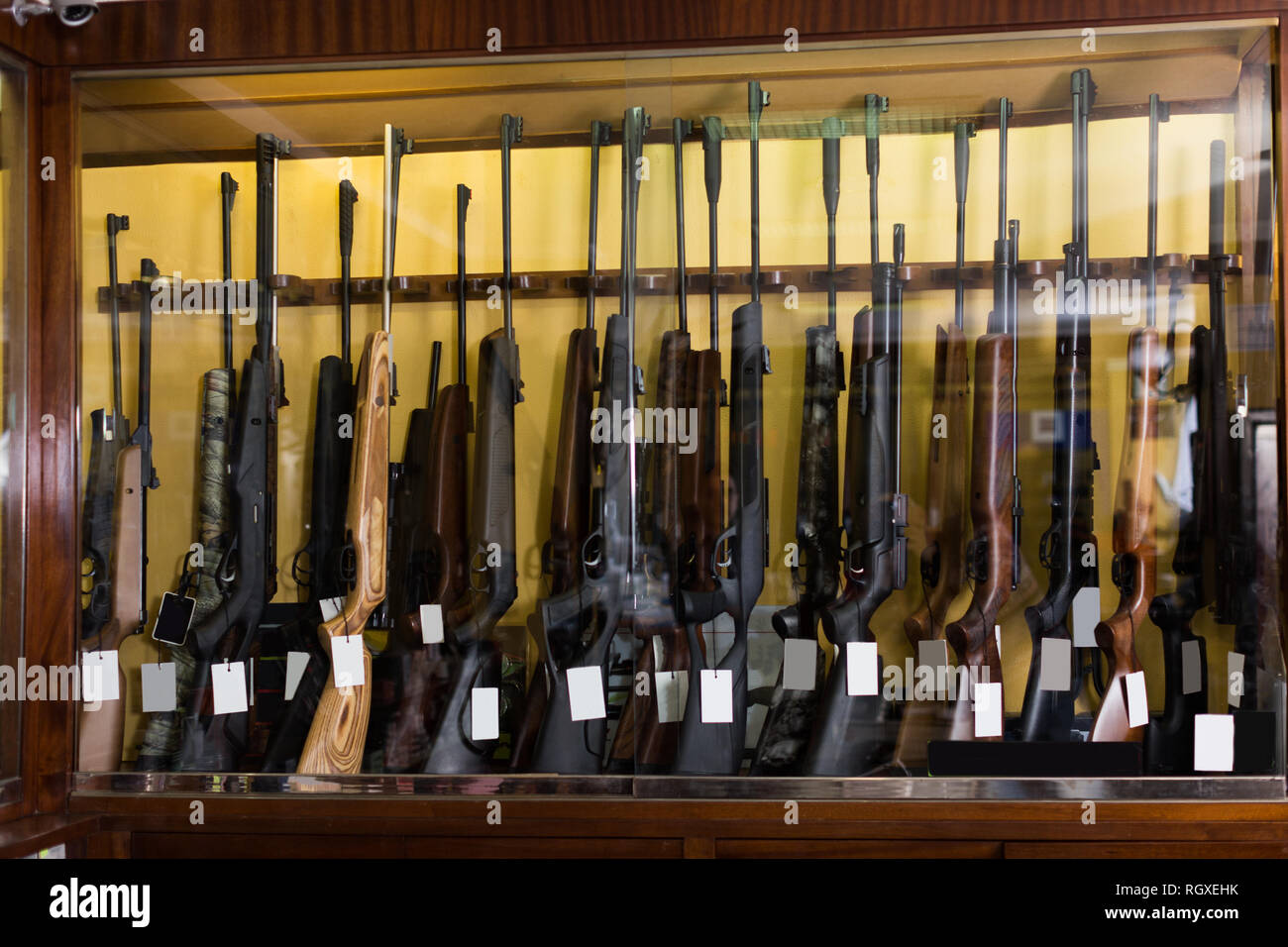 Rifles on display gun shop hi-res stock photography and images - Alamy