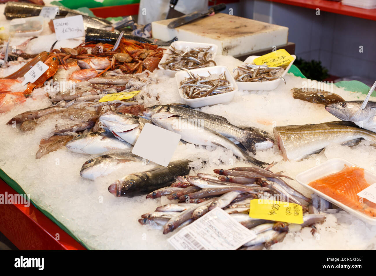 Open display with assorted seafood at fish market Stock Photo - Alamy