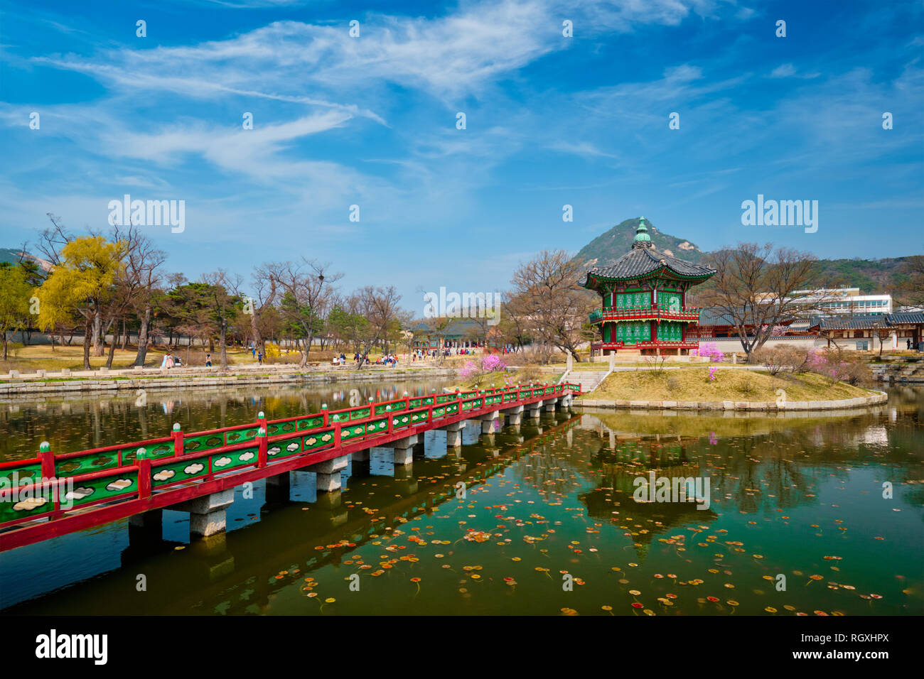 Hyangwonjeong Pavilion in Gyeongbokgung Palace, Seoul, South Korea ...
