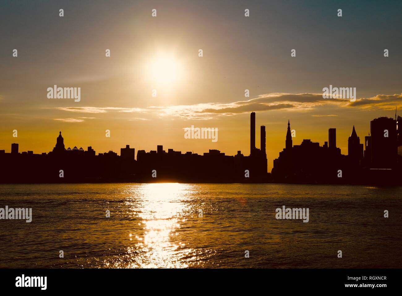 New york city under the sun hi-res stock photography and images - Alamy