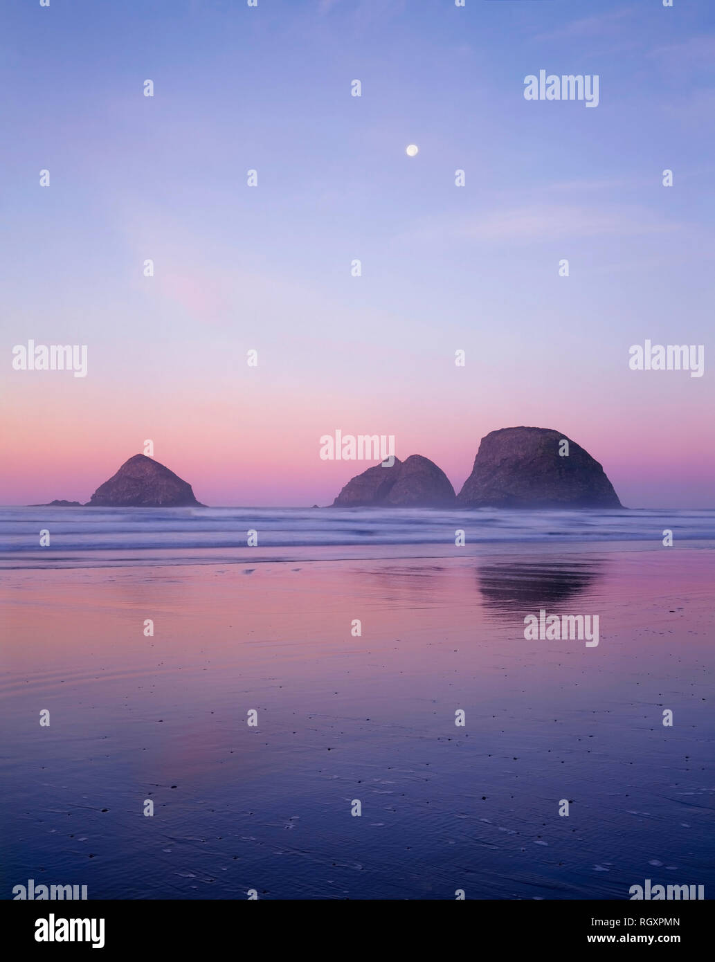 Three arch rocks wildlife refuge hi-res stock photography and images ...