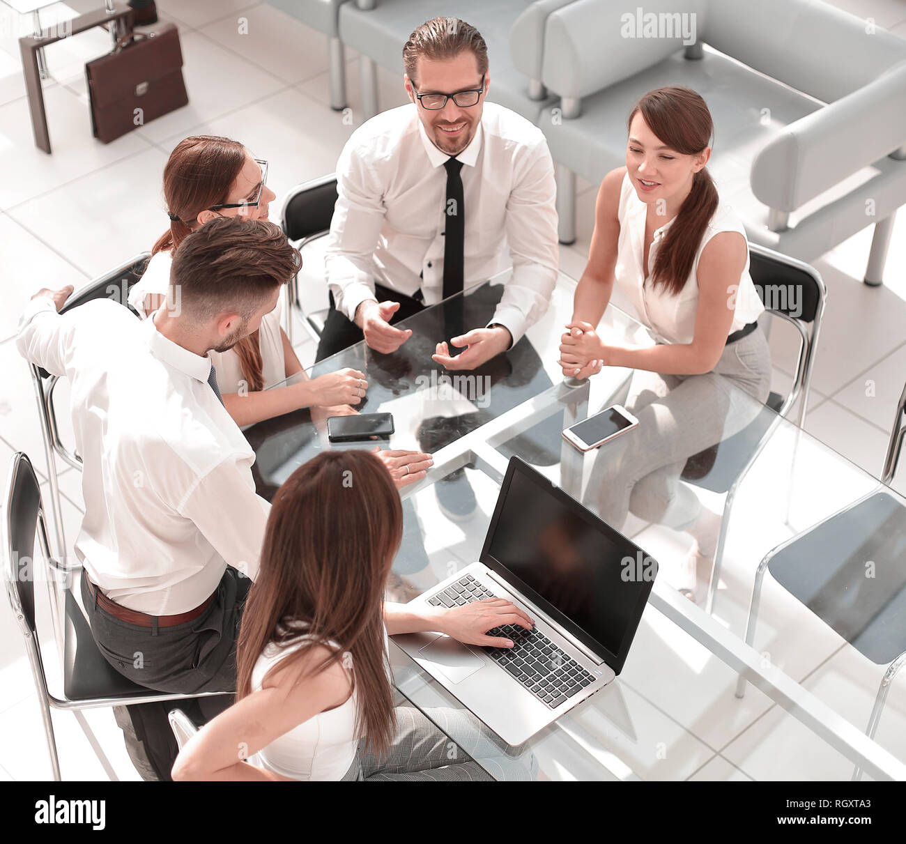 Team meetings are desk hi-res stock photography and images - Alamy