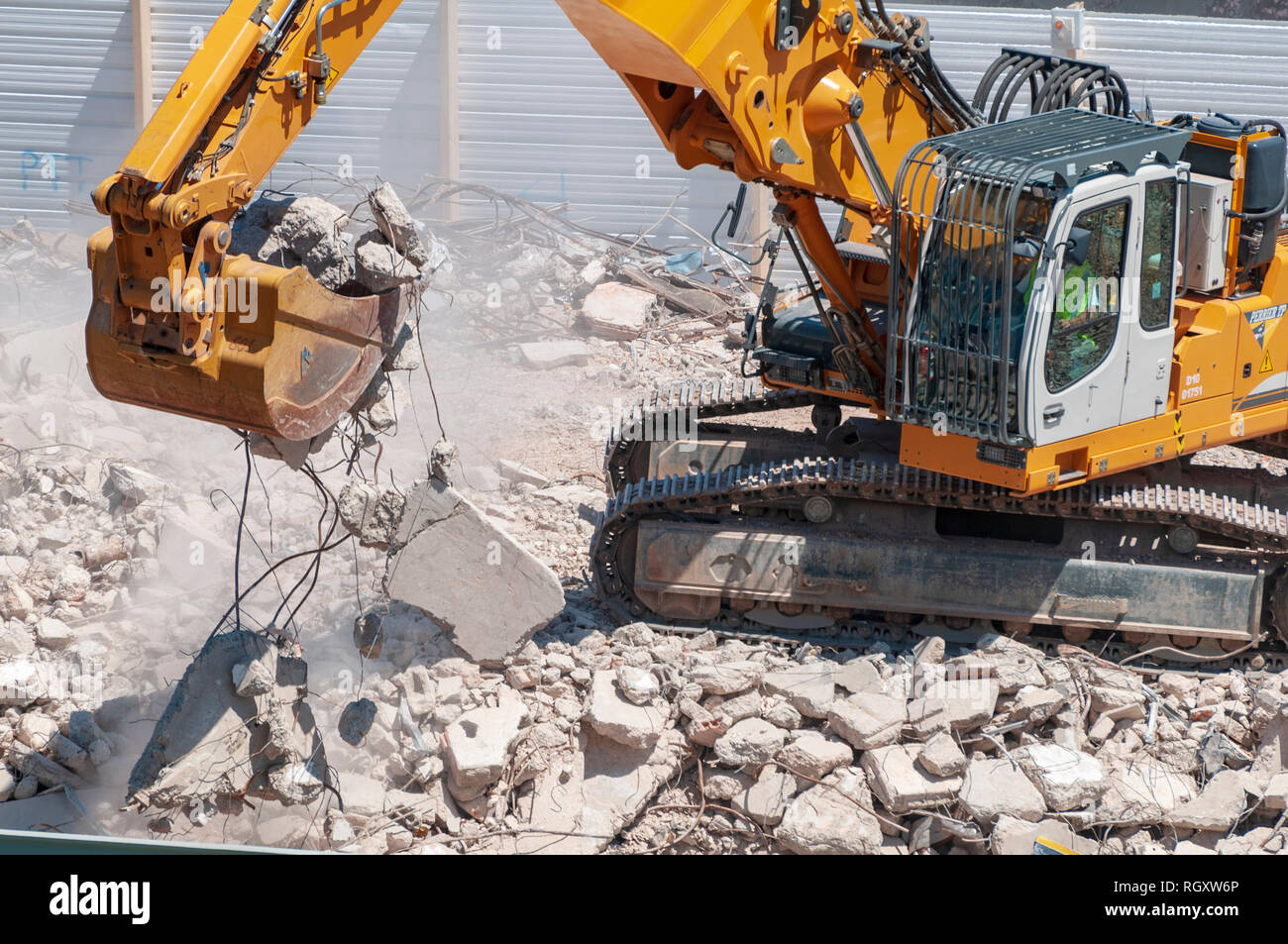 Hydraulic demolition excavator hi-res stock photography and images - Alamy