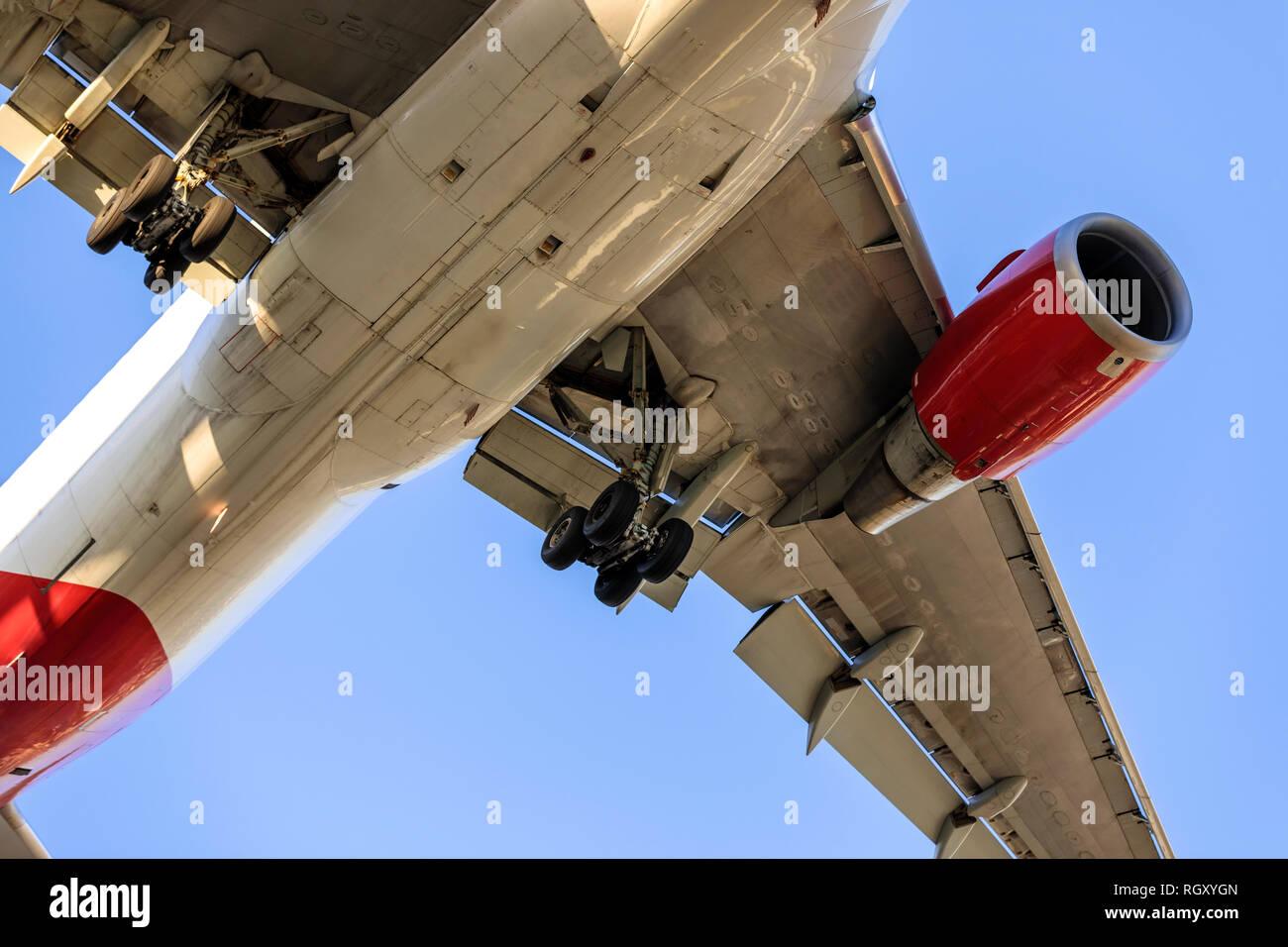 A passenger aircraft to land hi-res stock photography and images - Alamy
