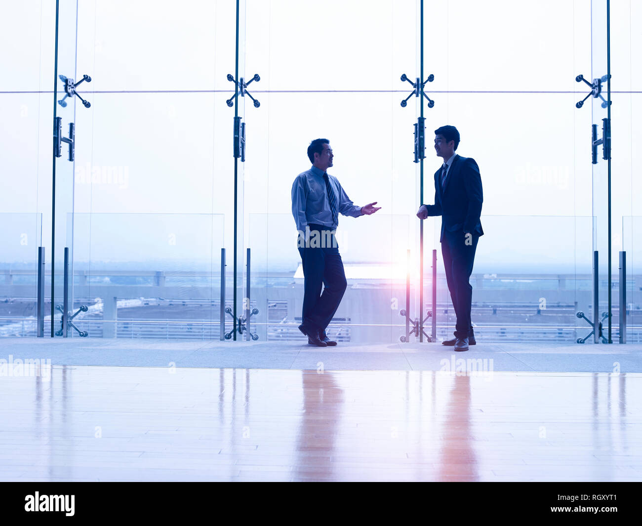 Two office workers chatting hi-res stock photography and images - Alamy