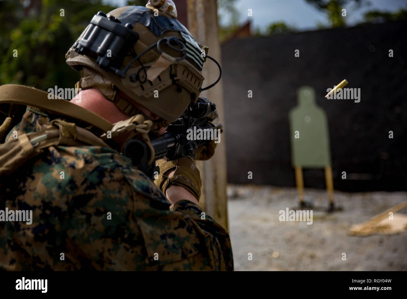 Marines with 3rd Reconnaissance Battalion, 3rd Marine Division ...