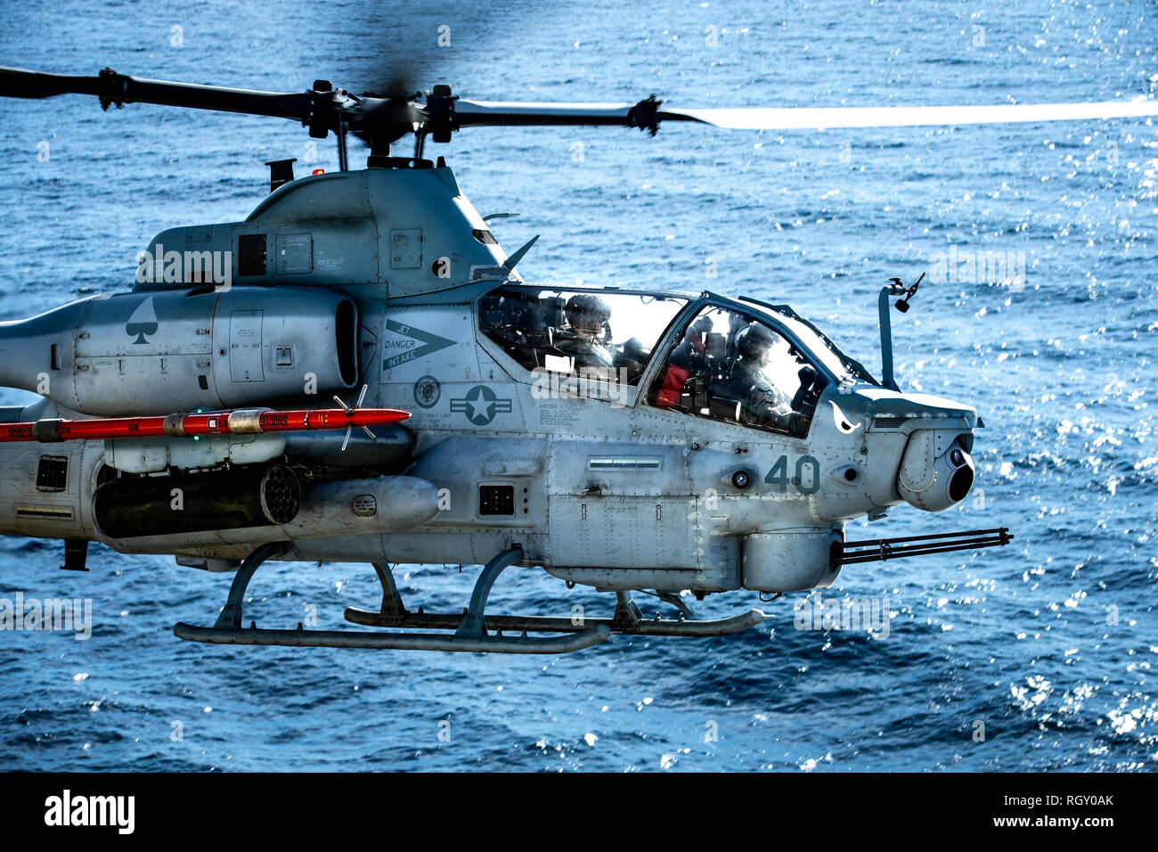 190122-M-HP260-0109 PACIFIC OCEAN (Jan. 22, 2019) An AH-1Z Viper ...