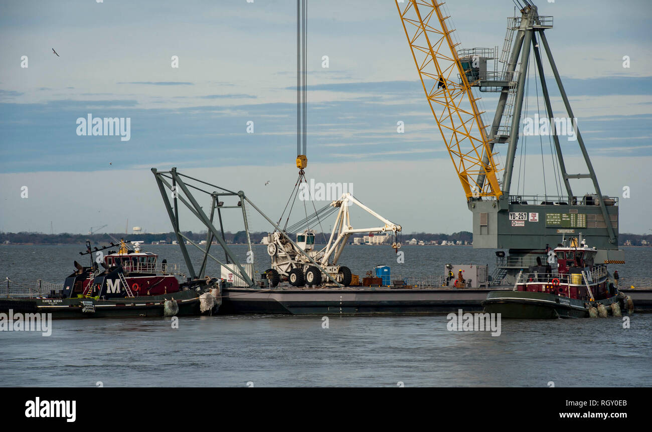 Tilly crash crane hi-res stock photography and images - Alamy