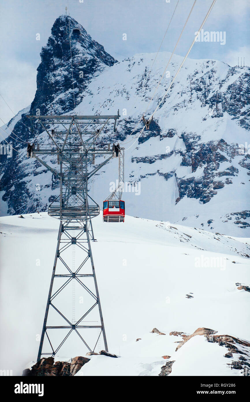 Mountain hut cable car hi-res stock photography and images - Alamy