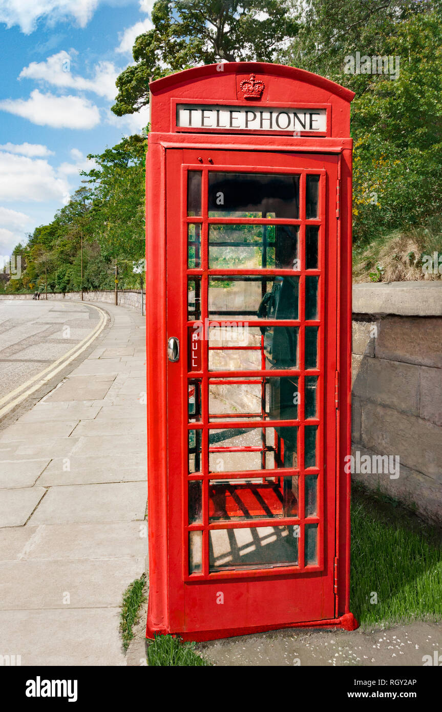 Traditional red phone booth Stock Photo - Alamy