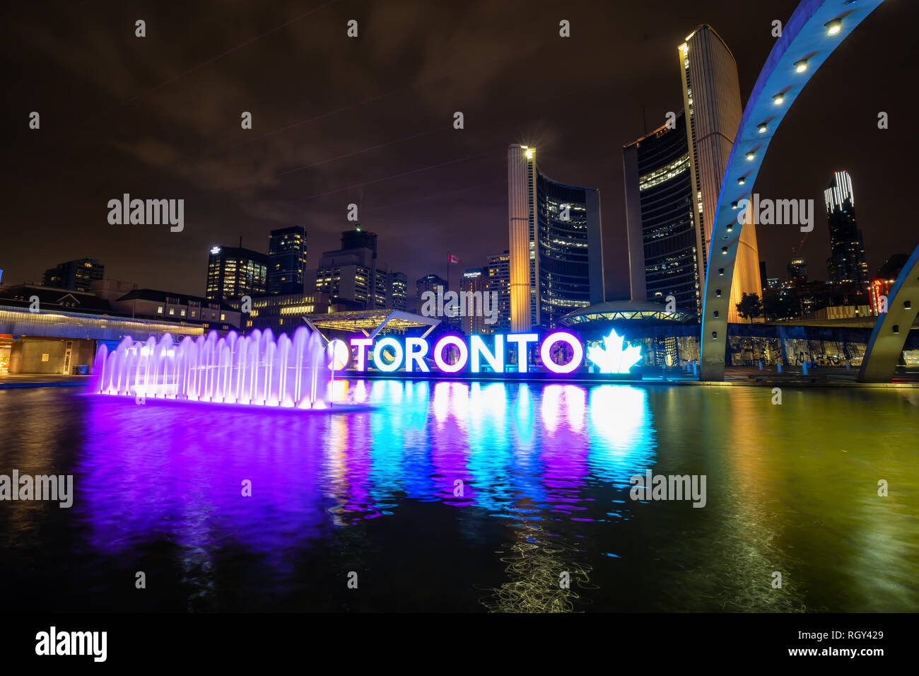 Lights toronto buildings night time hi-res stock photography and images ...
